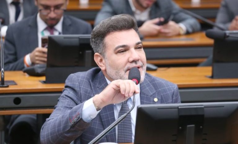 CCJ aprova lei que blinda líderes religiosos de punições